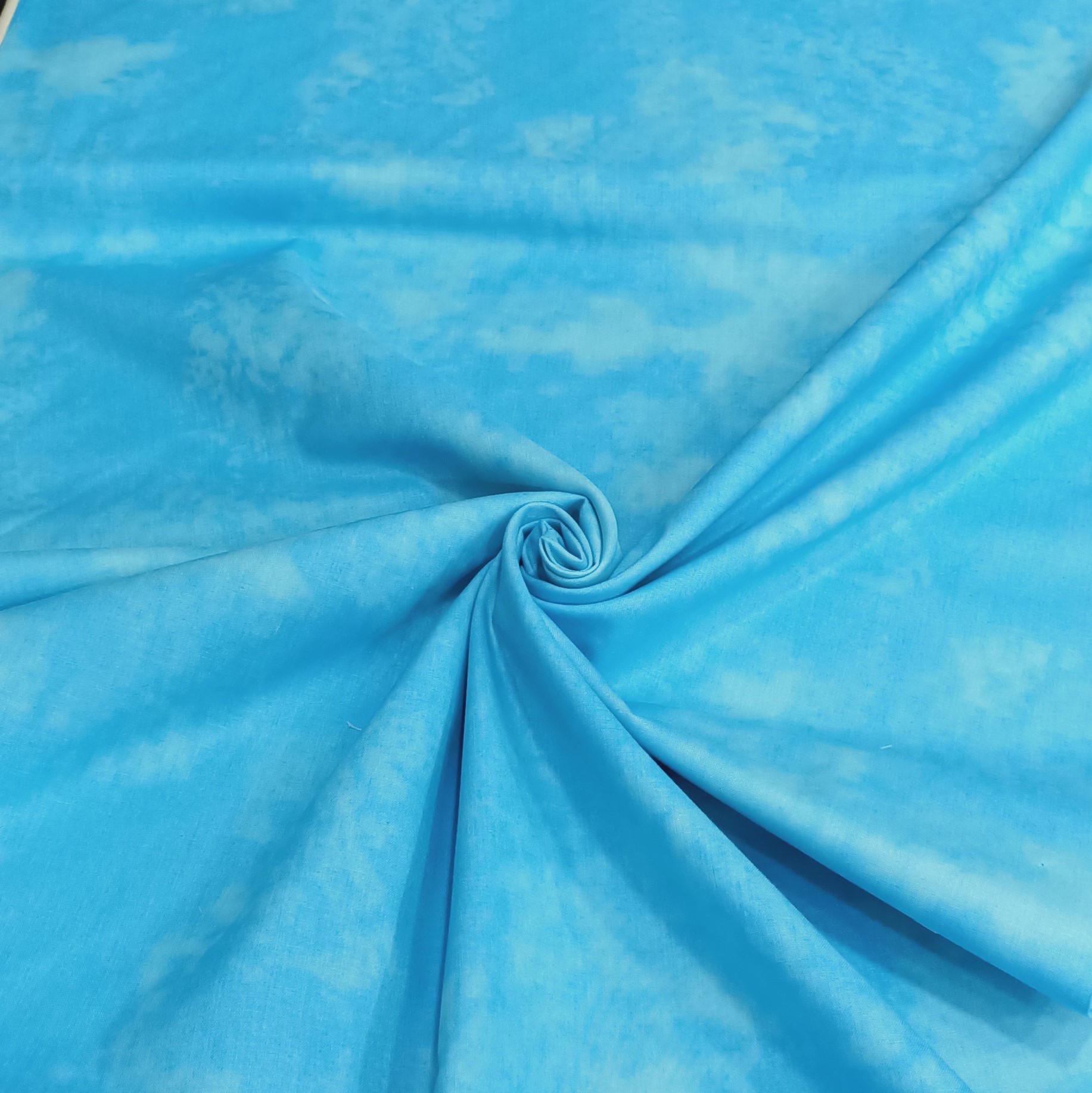 Algodón marmoleado en celeste turquesa - Tu tienda de Telas