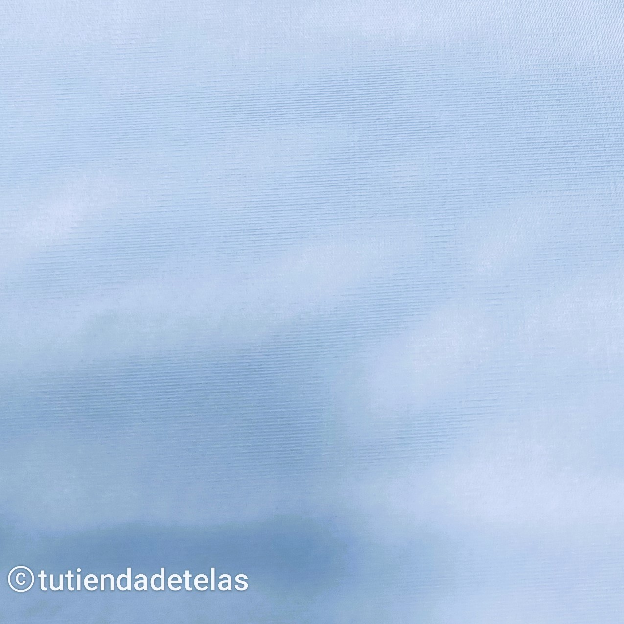 Tela forro celeste 86, forro en viscosa, ideal para confecciones.
